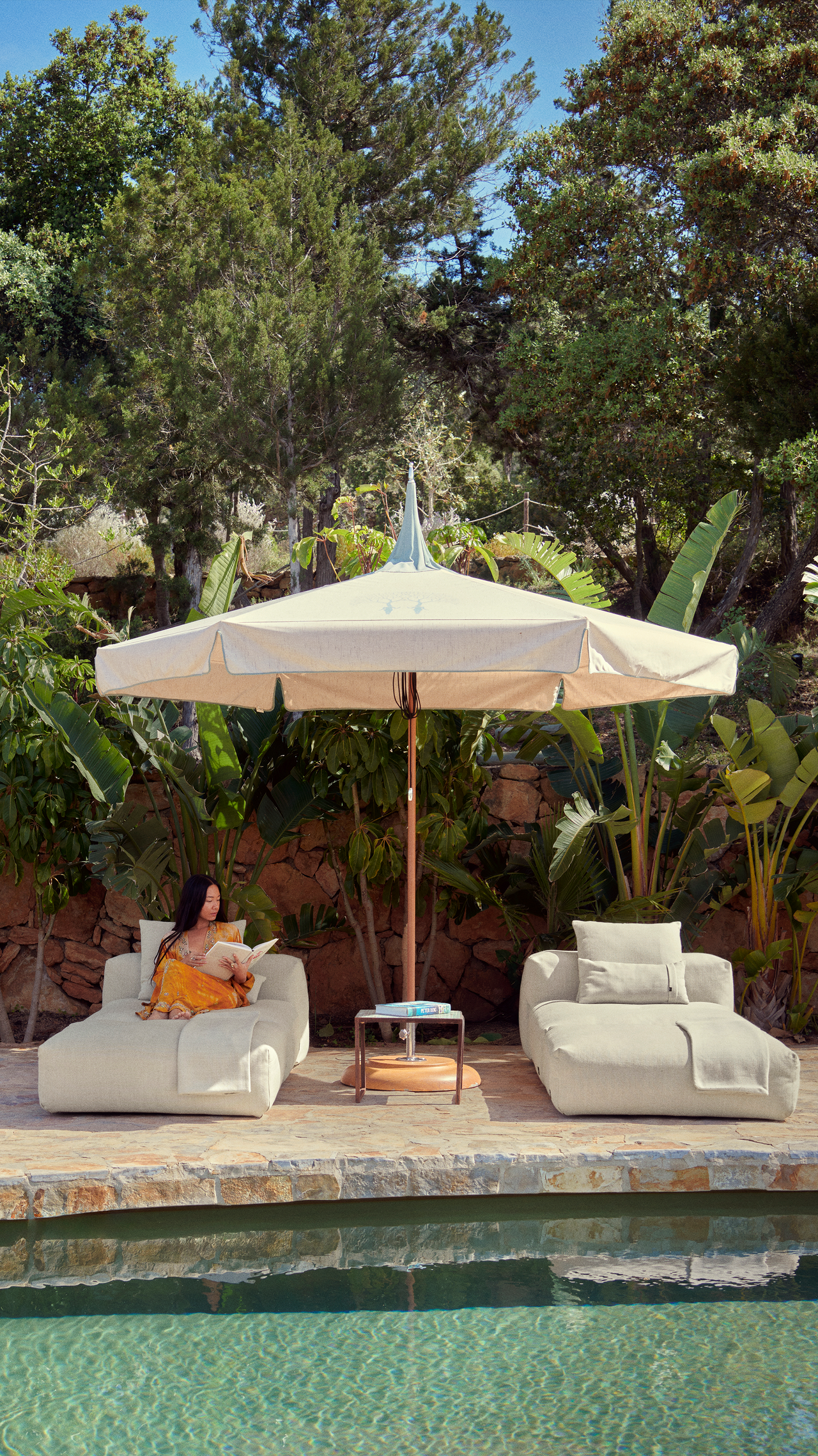 Outdoor Sofas & Lounge Furniture – Comfort Meets Durability | vetsak®